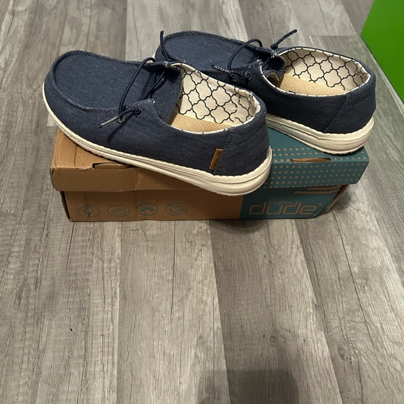 Hey Dude | Shoes | Girls Hey Dudes Size 3y Worn With Box Wendy Youth ...